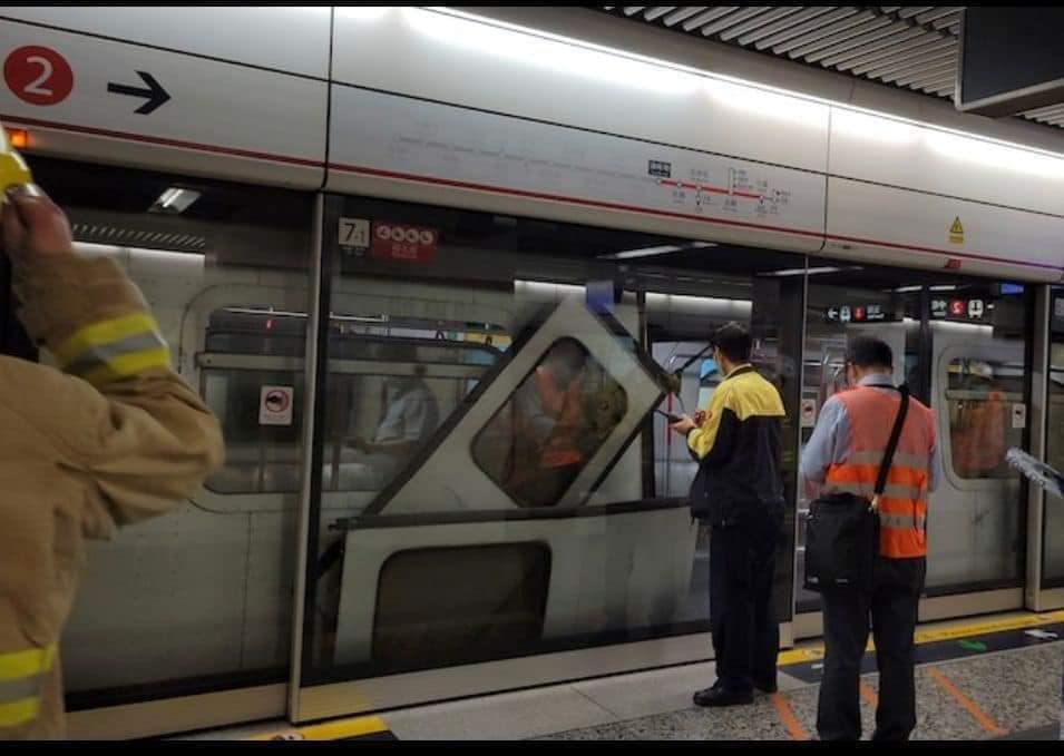 Layanan MTR Kembali Normal, Kemarin Ada 700 Penumpang Terlantar ...