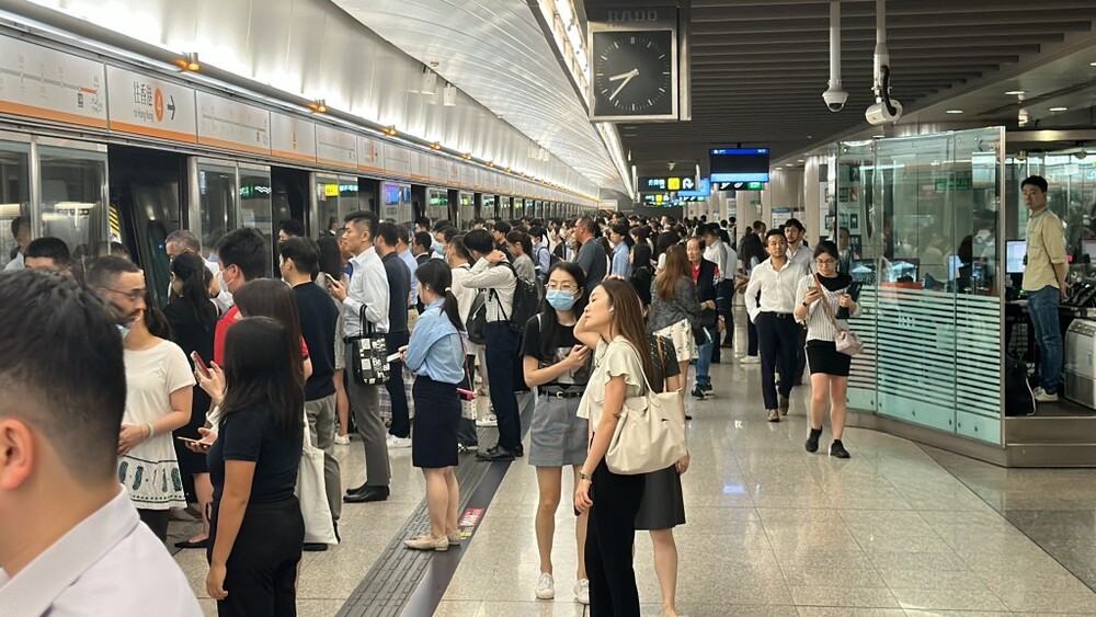 MTR, Jalur Tung Chung dan Airport Express Alami Gangguan Signal ...