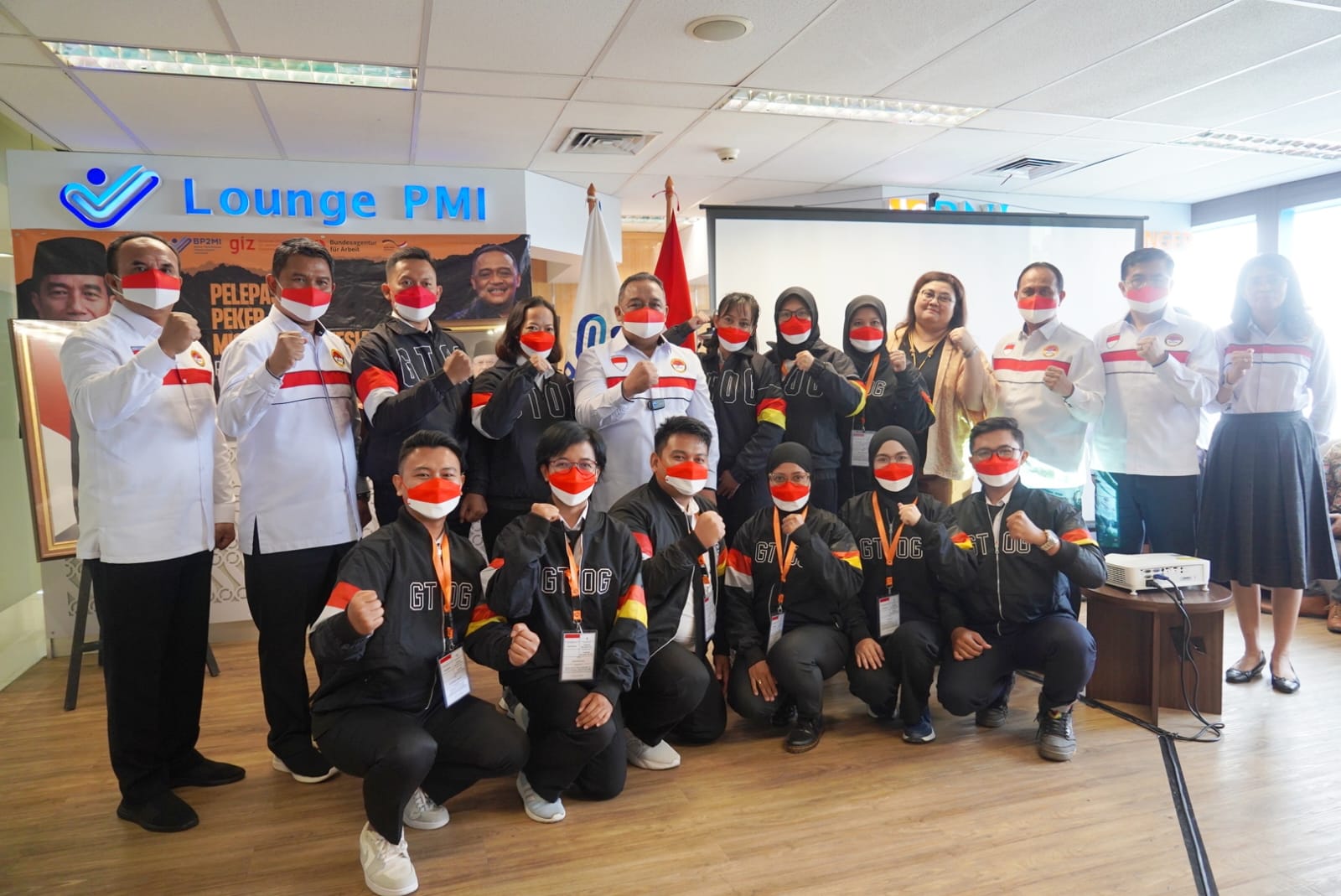 BP2MI Berangkatkan 12 PMI ke Jerman Sektor Kesehatan - Berita Indonesia