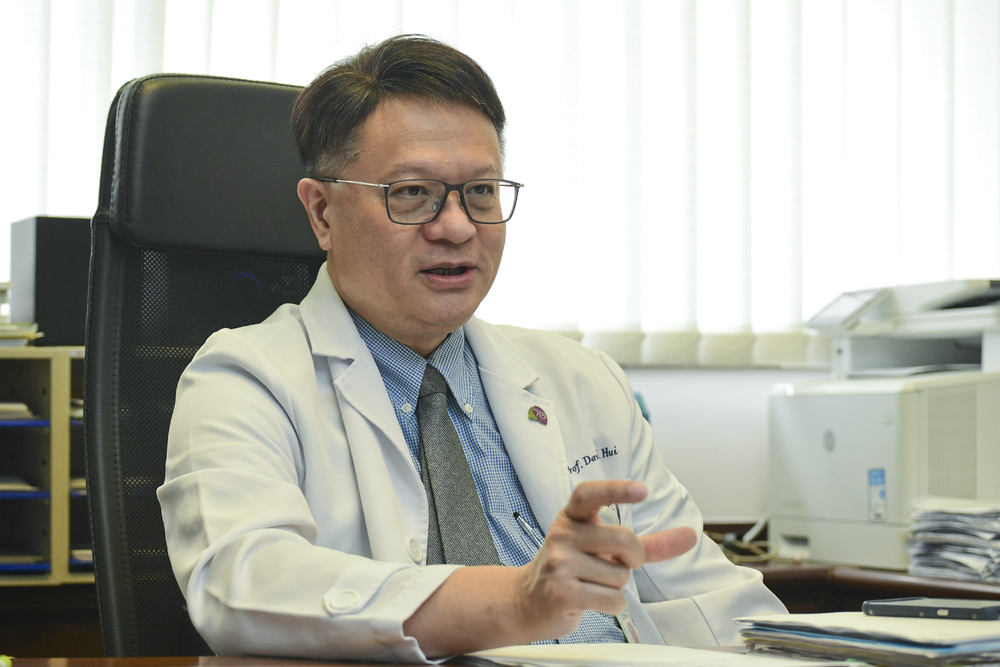 Profesor David Hui Peringatkan Puncak COVID-19 - Berita Indonesia