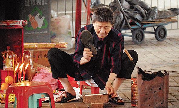 Tradisi Da Siu Yan Di Canal Road Flyover di Causeway Bay - Berita Indonesia