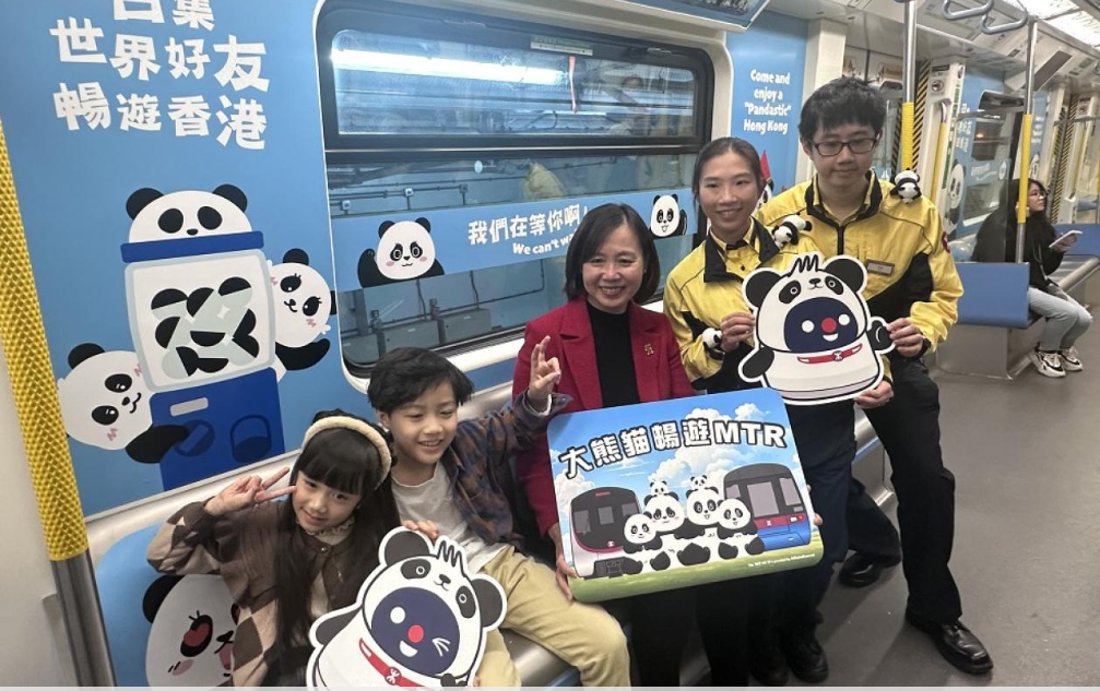 MTR Luncurkan Gerbong Bertema Panda - Berita Indonesia