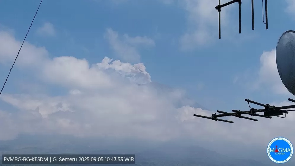 Gunung Semeru Erupsi, Letusan Meningkat 700 Meter Di Atas Puncak ...